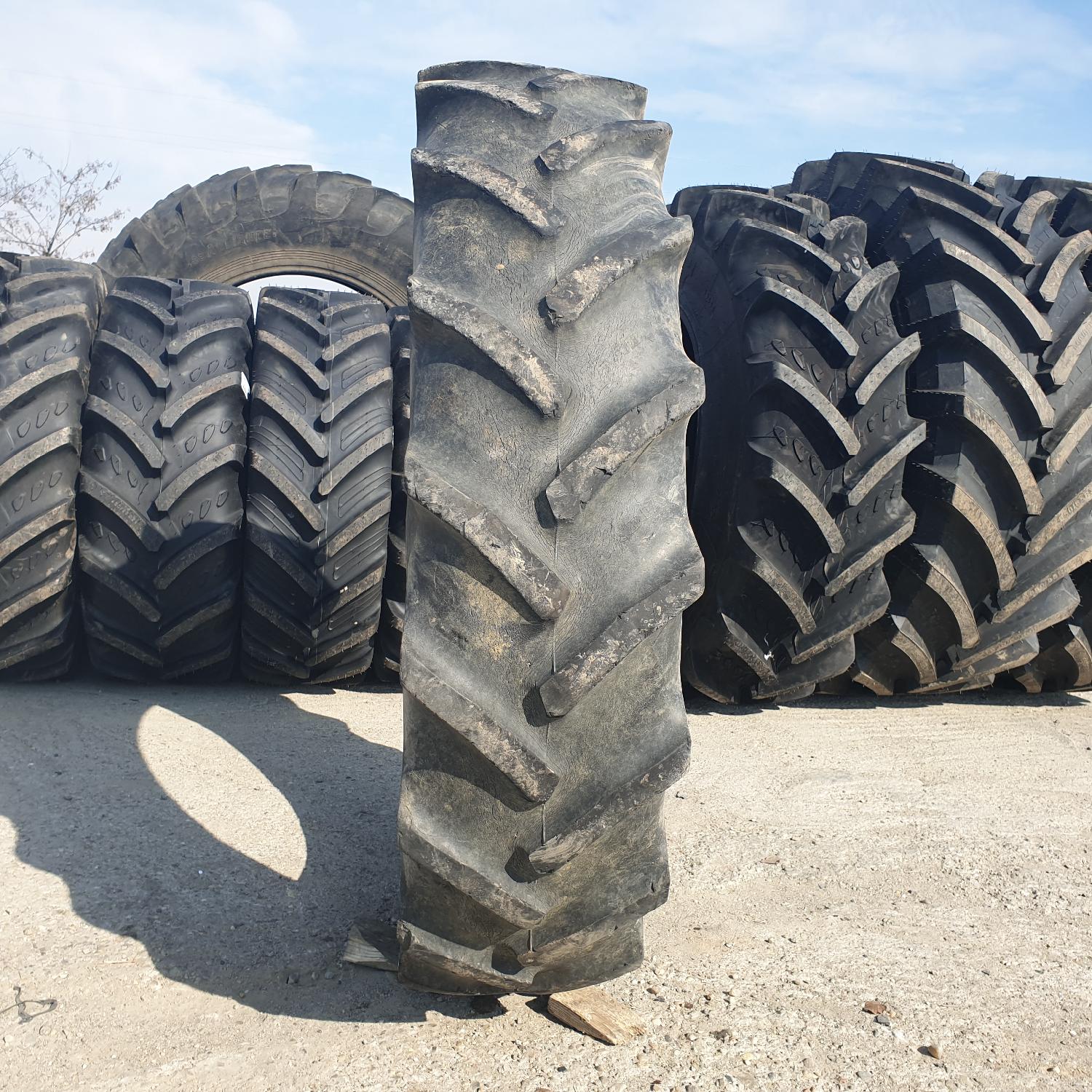 CAR - anvelope 13.6 36 Goodyear