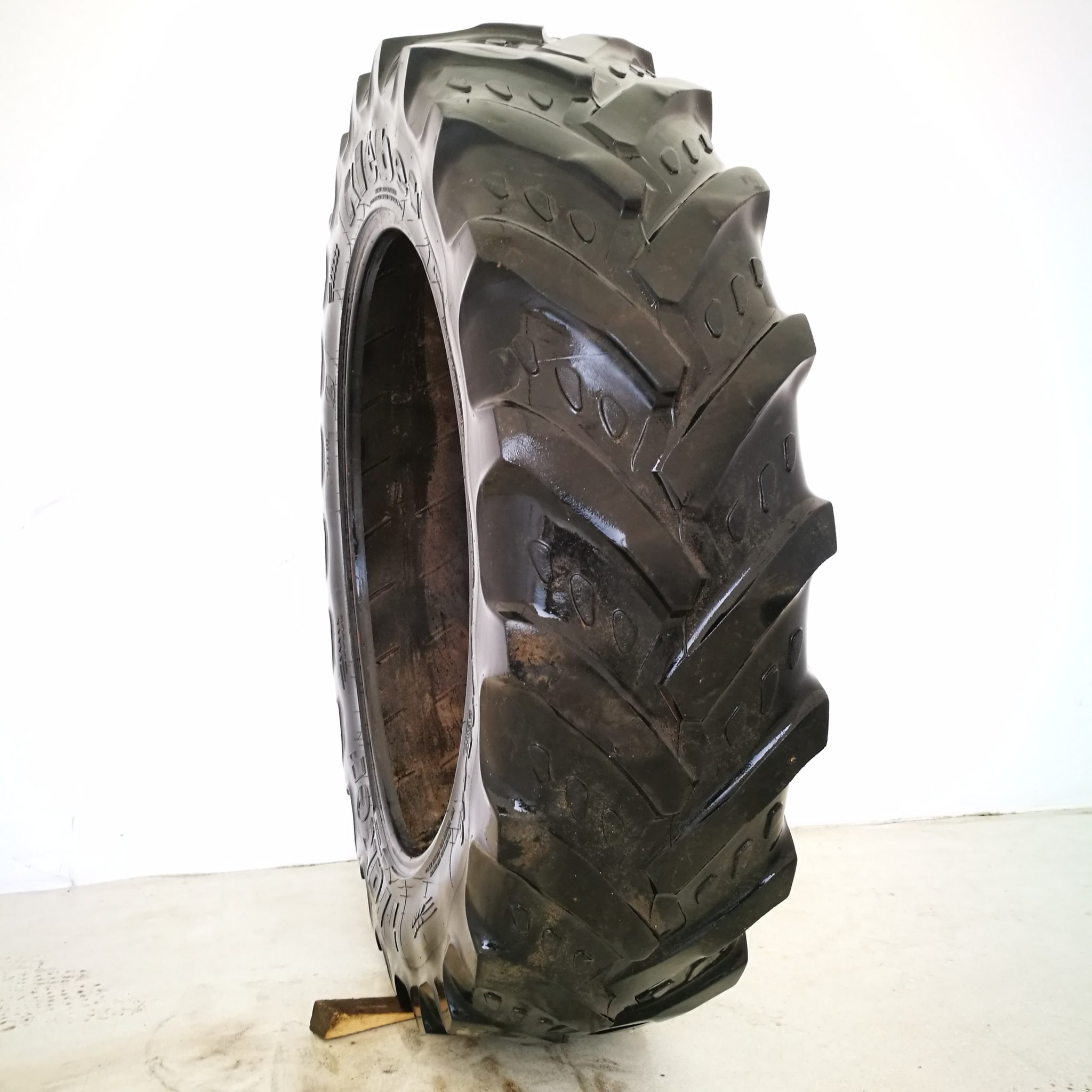 CAR - anvelope 340/85 36 Kleber