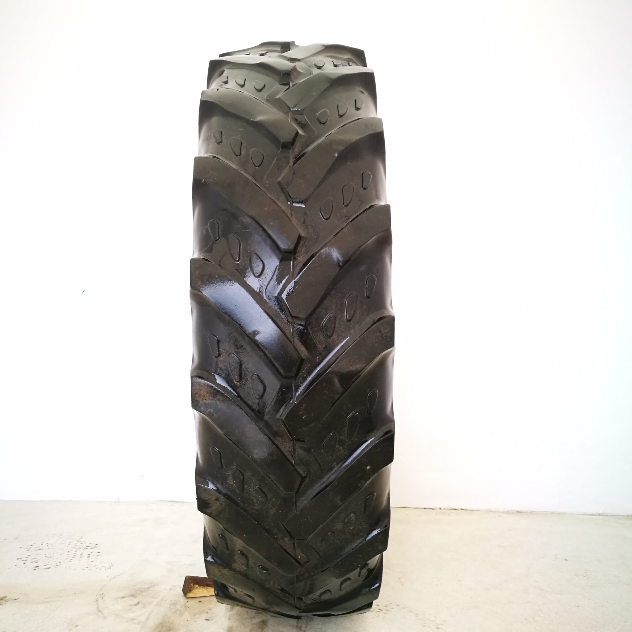 CAR - anvelope 340/85 36 Kleber